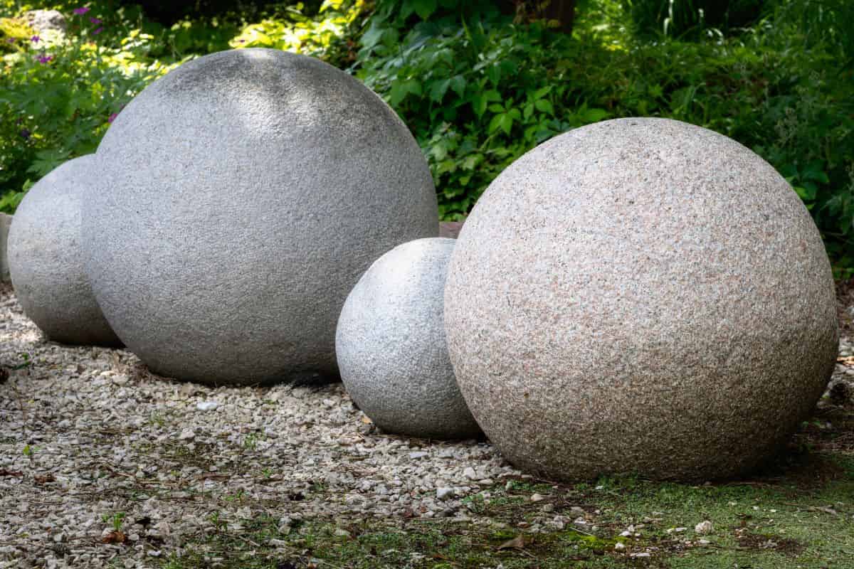 Jak zrobić dużą kulę do ogrodu? Poradnik krok po kroku!